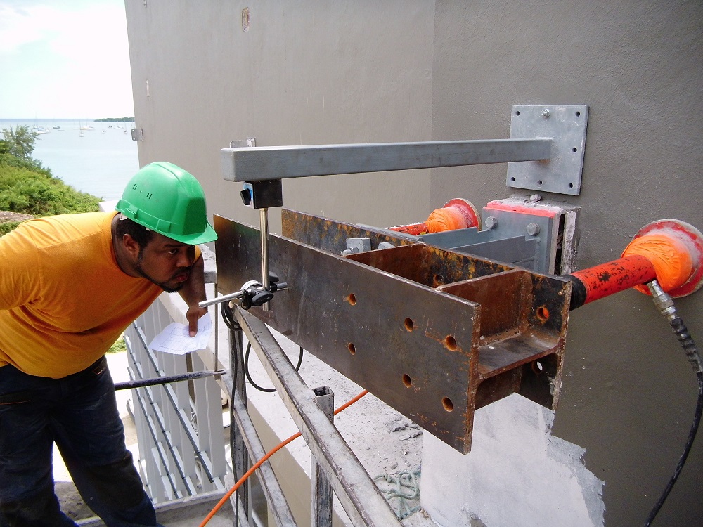 Essai d'arrachement sur support metallique - Antilles Géotechnique